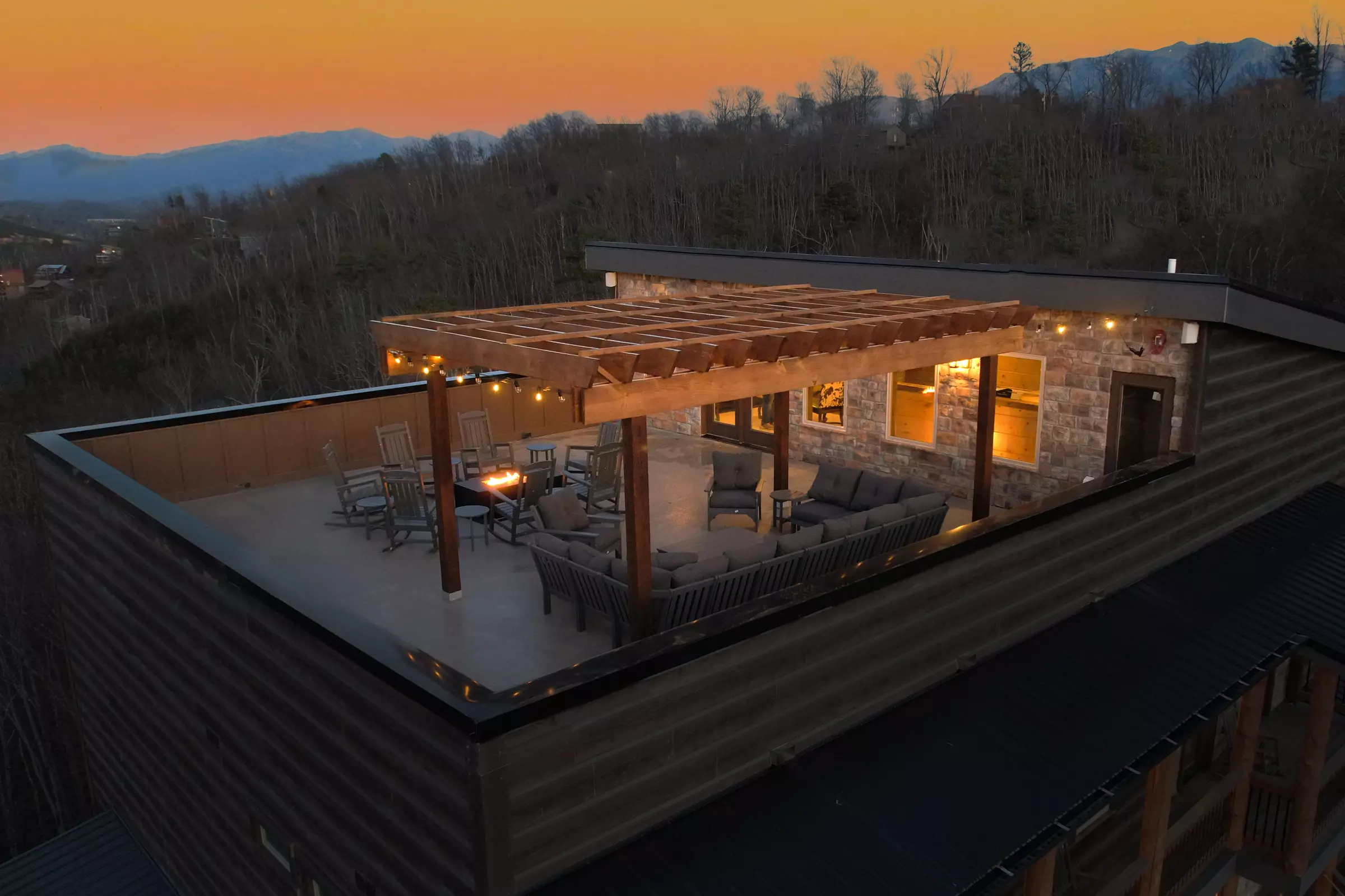 RoofTop Summit Lodge - 12 bedroom Cabin in Gatlinburg